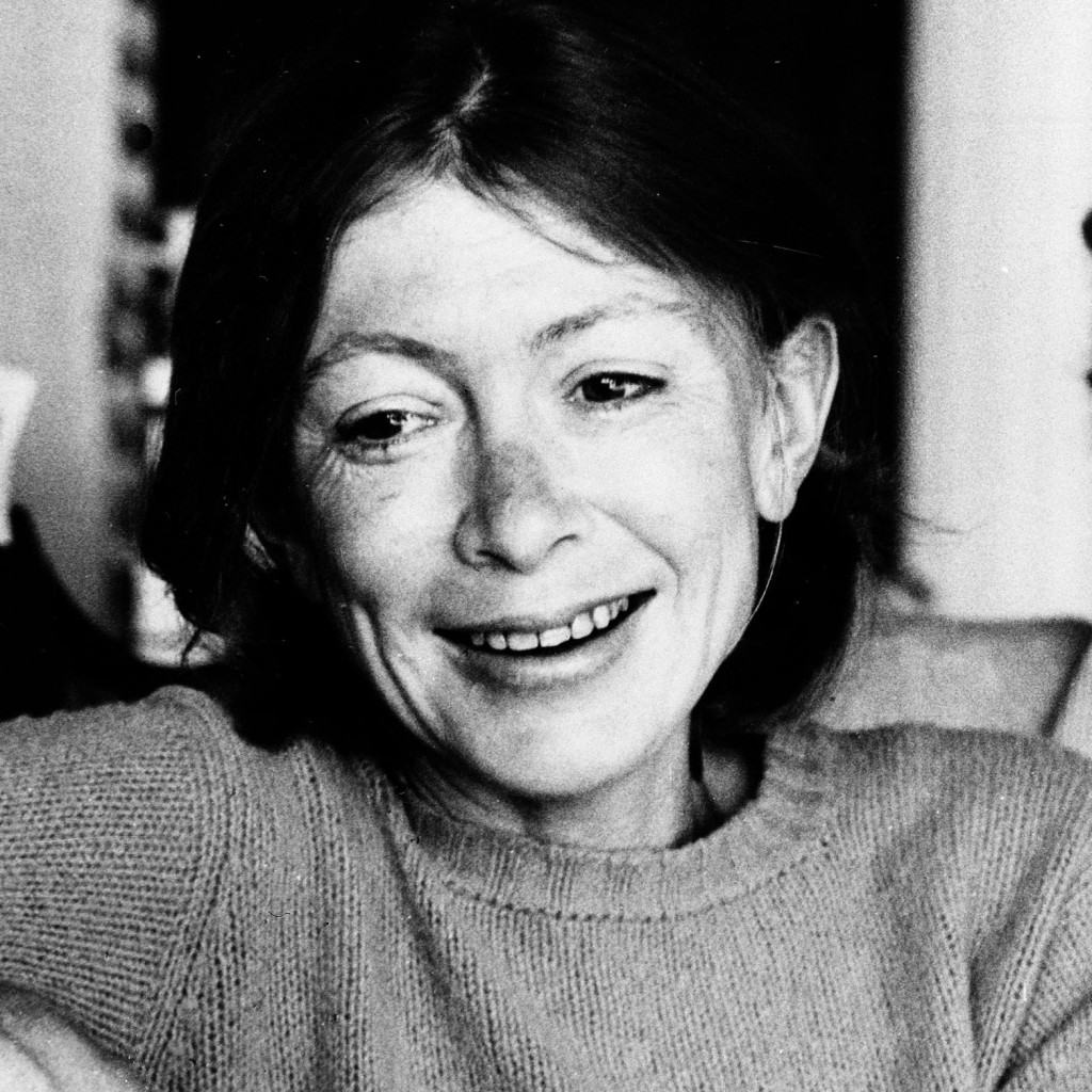 Episode 319: Emily Mortimer, Julie Klausner, Destroyer | The Dinner ...